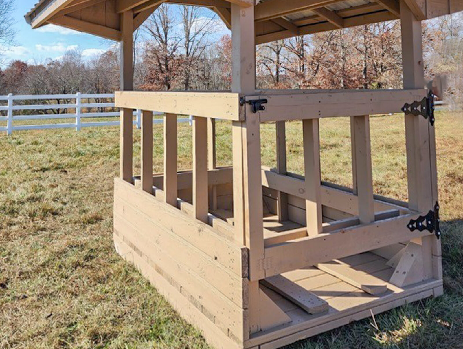 Hay Feeder Photos - Esh's Utility Buildings
